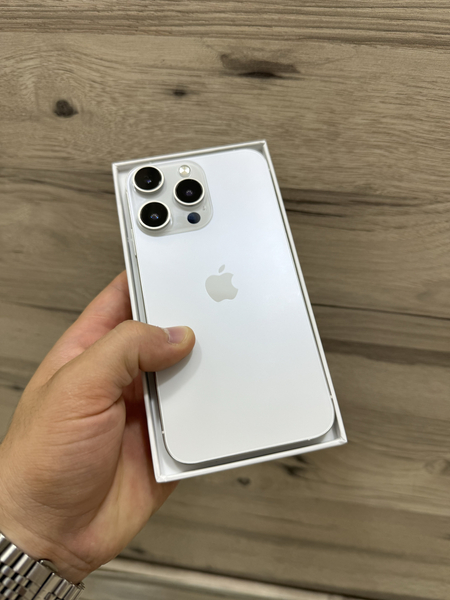 iPhone XR 15 Pro korpusda