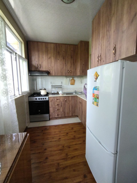 Срочно! Максим Горький/ Метро Буюк Ипак Йули 2в3 комнатная евро кв.
