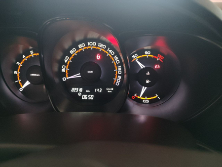 Lada vesta автомашинаси тоза ва бир қўл