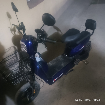 SOTILADI!!!
SKUTER
400 dollar kami bor
Yangi
50-100 km yuradi