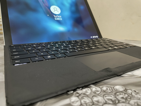 Microsoft surface. Core i7 8/256