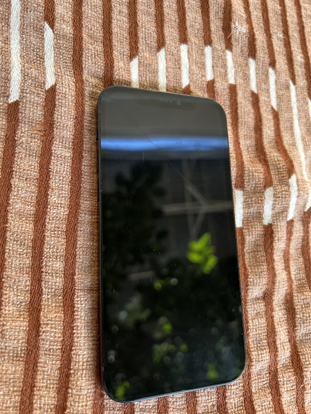 Iphone 12 sotiladi