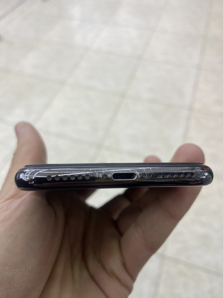 Iphone x 64 gb  qotmaydi