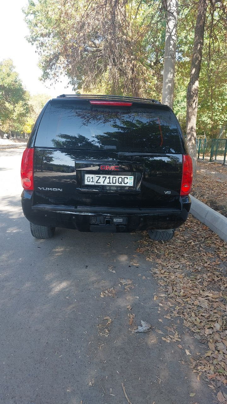 GMC Yukon Tahoe 2011