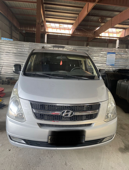Продам минивэн Hyundai H1 в хорошем состоянии.