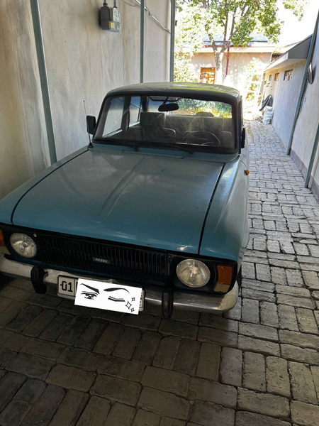 Moviy rangdagi Moskvich-412, 1990-yil