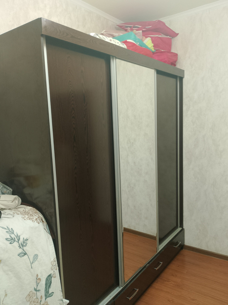 Продаëтся б/у Шифоньер