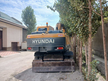 Ekskavator HYUNDAI 140W sotiladi