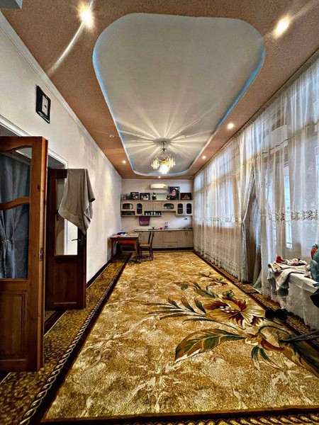 Gagarin hududida hovli tayyor biznesi bilan sotiladi!