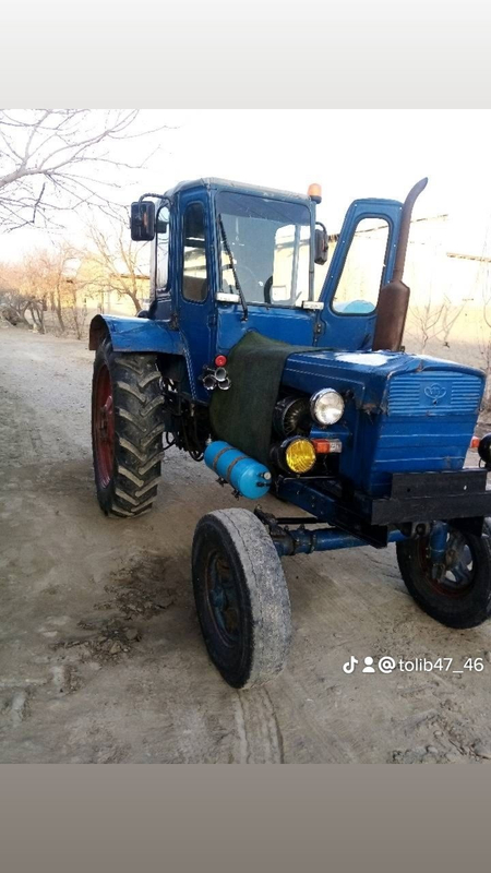 Traktor sotiladi