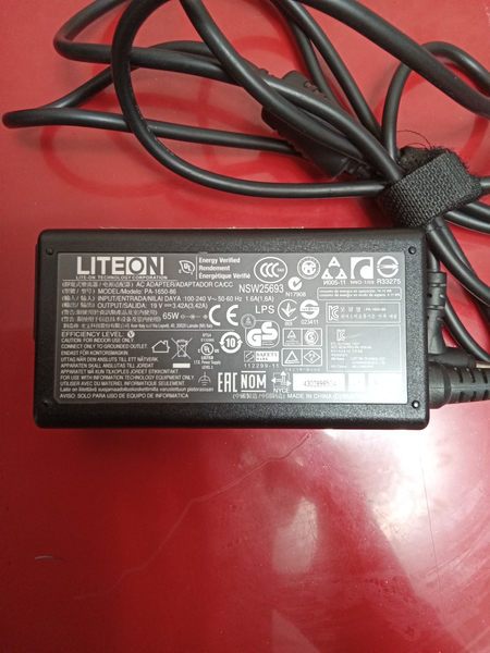 Зарядное устройство от ноутбук Acer 65 W Робочая