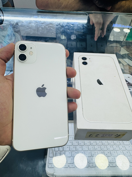 iPhone 11  64 gb white ideal