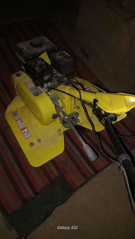 Motokultivatr sotiladi
