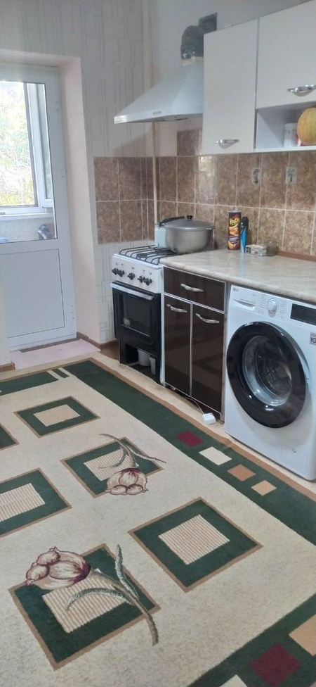 1/3/4 Ялангач Экобазар. Кирпич. 30м². Балкон 1,5×3. Не торец.