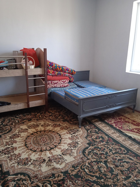 4 sotix 20x20 4 ta xona suv gaz svet toplipol xamma narsasi bor