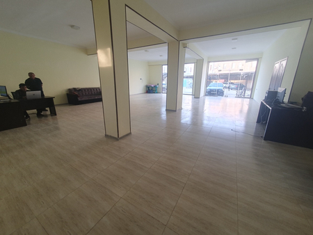 Magazin sotiladi 170 m² + podval