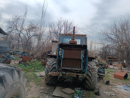 Traktor 150  sotiladi maz matori matori qilingan