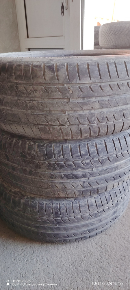 16Michelin balon. 215 60 holati zo\\\'r aybi yo\\\'q 3ta bittasi yorilgan