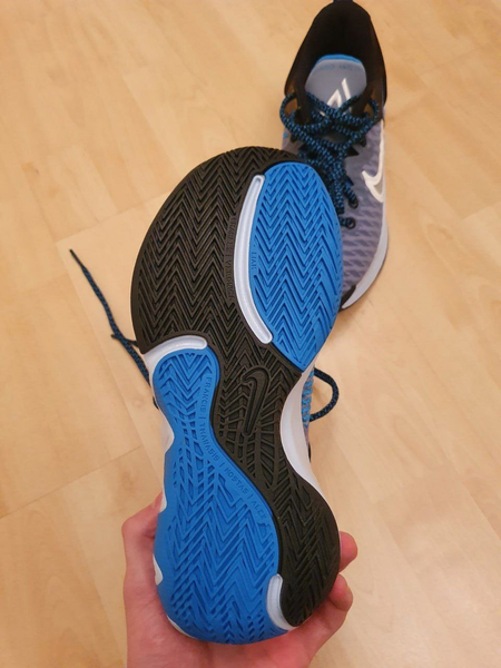 Nike кроссовки новые