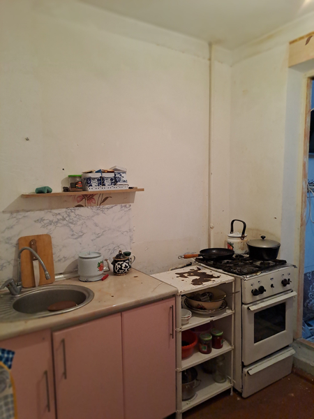 Продаётся Чирчик 2ком 4мик 2этаж