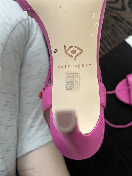 Туфли на каблуке от бренда Katy Perry