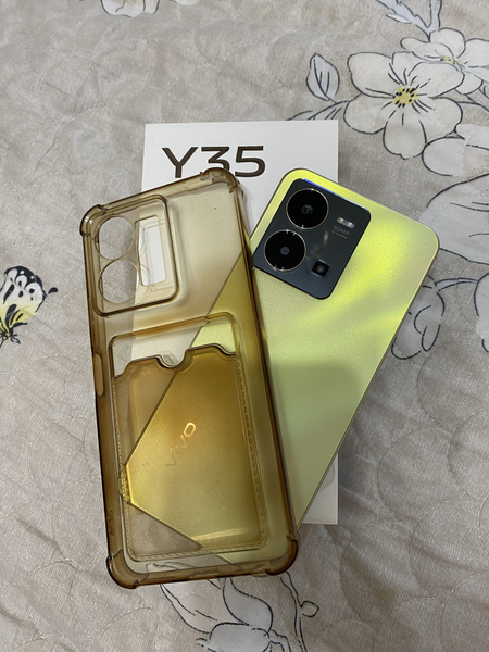vivo y35 с коробкой документов в идеальном состоянии 128 гб памяти