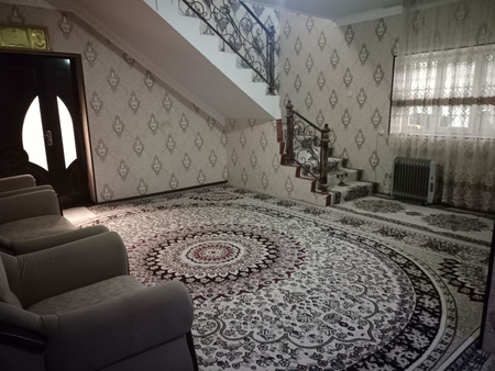 Ховли тутзор янги тошмидан кирганда