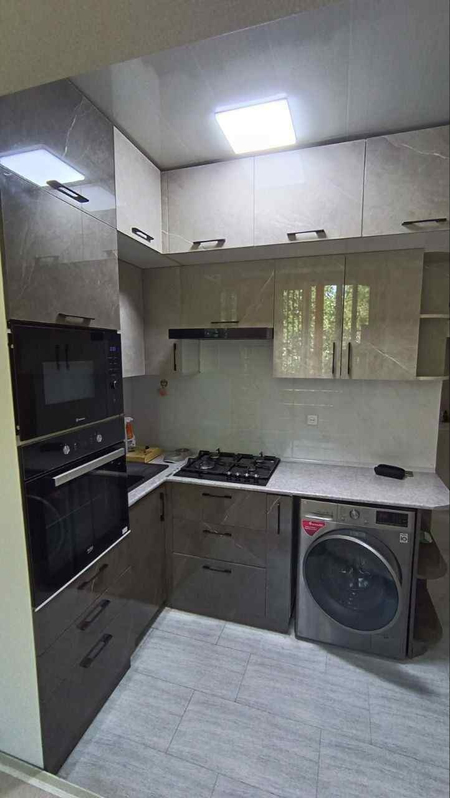 Юнусабад 4 квартал 2/2/4 продаётся квартира