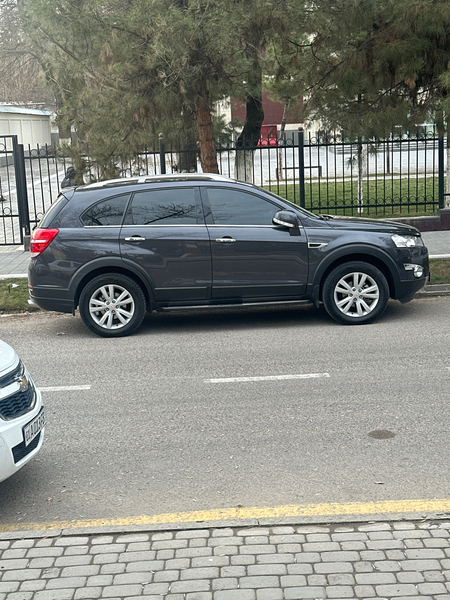 Captiva 4 sotiladi idiyal xolatda rangi Baqlajon  umuman iwi yoq