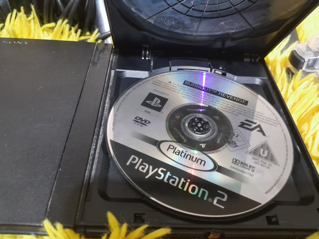 Assalom alekum ps 2 sotiladi Playstation 2  5ta jostik bilan birga