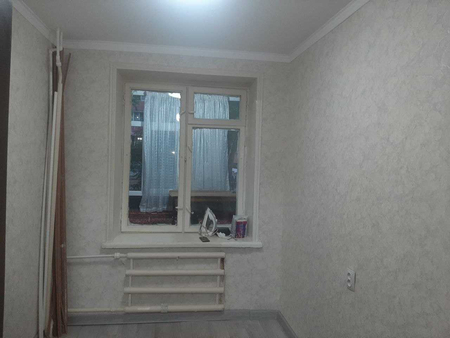 продается 3 комнатная в центре учтепы первый этаж первая линия 58 мкв