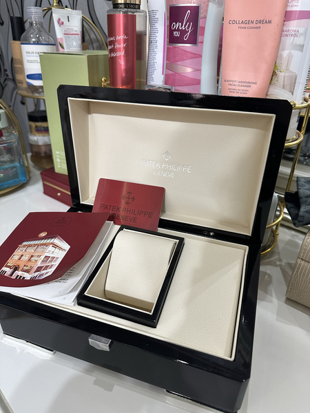 patek philippe soat karobkasi sotiladi dakumentlari bilan yangi.