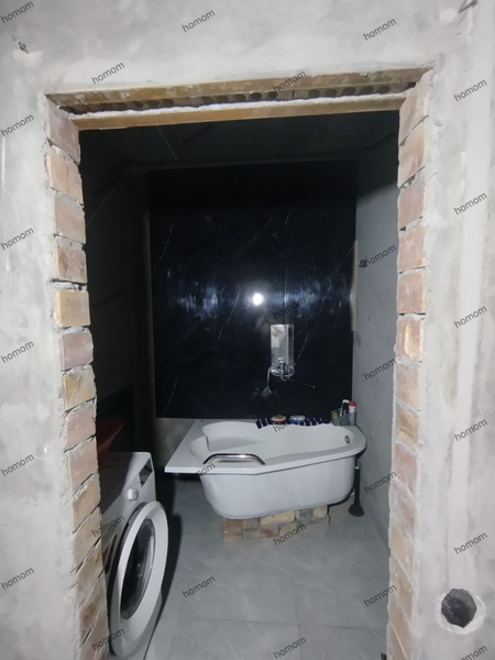 Uy sotiladi Mehnat posti oldida