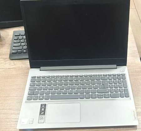 Продаётся ноутбук LENOVO.