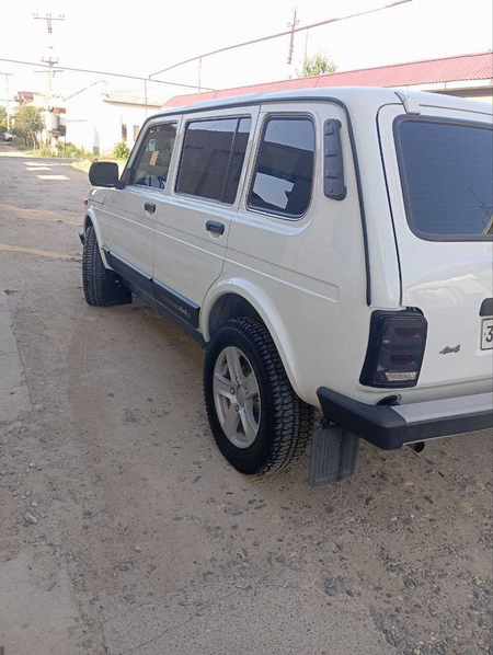 Lada Niva Legend