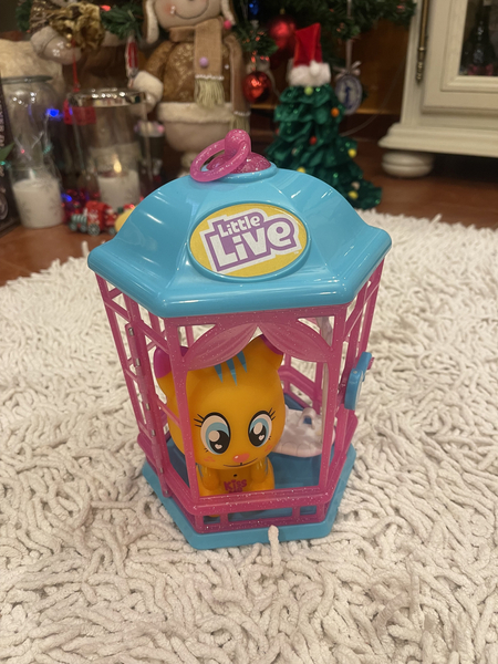 Игрушка от бренда Litlle live. В отличном состоянии