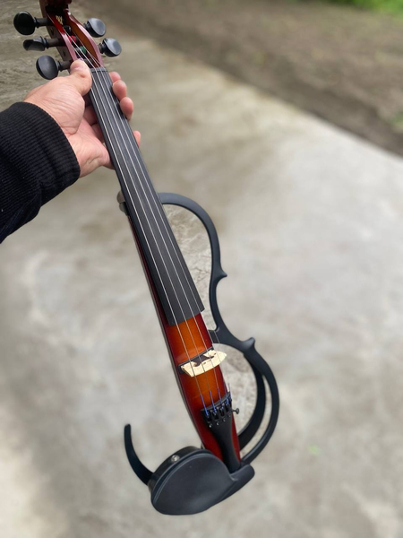 Yamaha sv 255 elektro skripka sotiladi