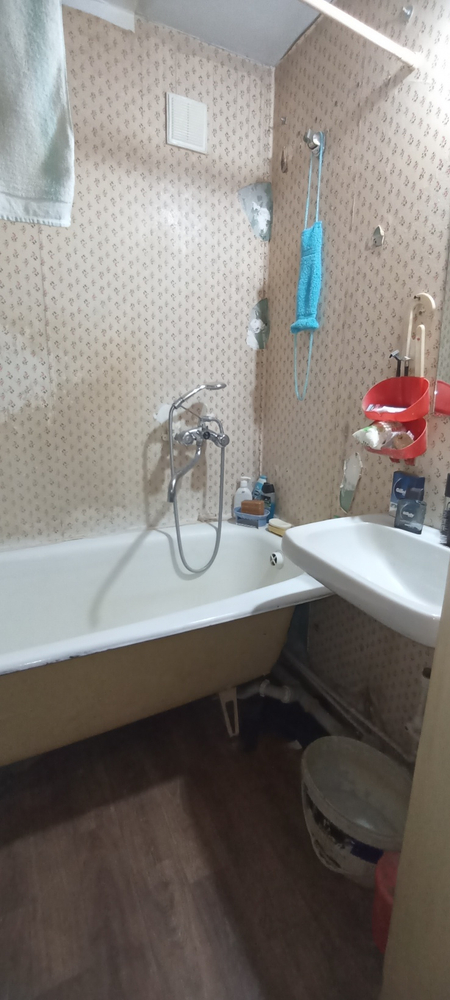 Продаётся квартира Сергели-4,  1/3/5  (балкон-2×3)