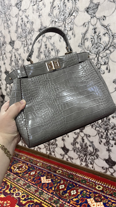 Fendi sumka. Judayam qulay. Kam taqilgan
