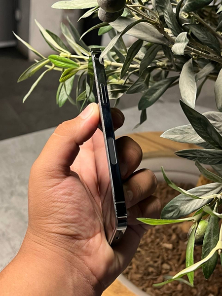 Iphone 12 pro qora