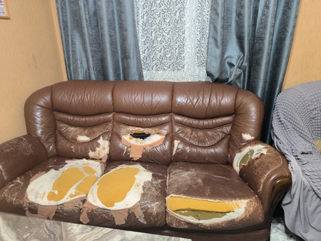 Диван кожаный  с креслом