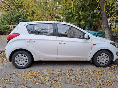 машина  хундай i20