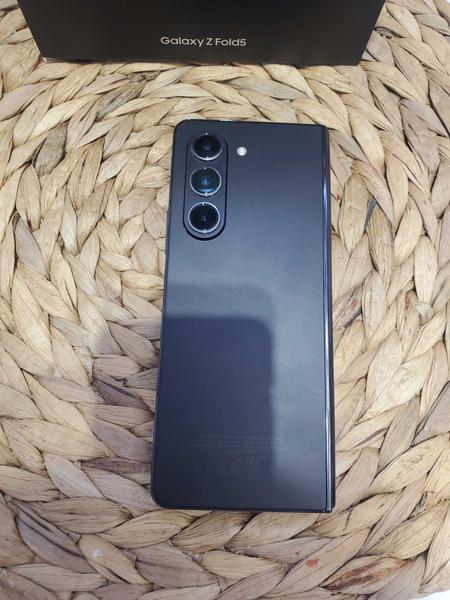 Продаю свой Samsung Fold 5 .