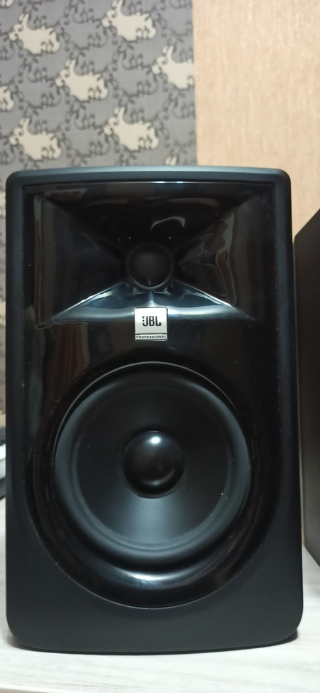 Продаю Студийные мониторы JBL 305P Mkll