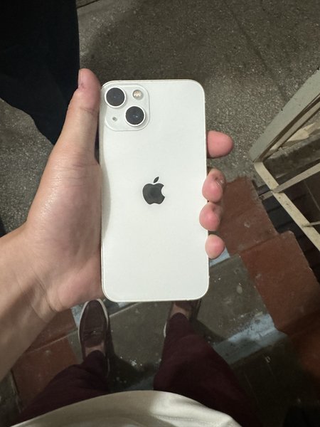 Телефон Iphone 13