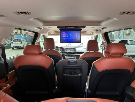 KIA carnaval full limuzin 11 mesta bakument miniven radnoy kraska