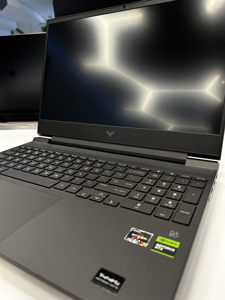 HP Victus15 AMD R5-7535