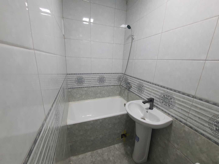Юнусабад-2, 1/3/4 кирпич, с ремонтом, 36 м², дом галерейный