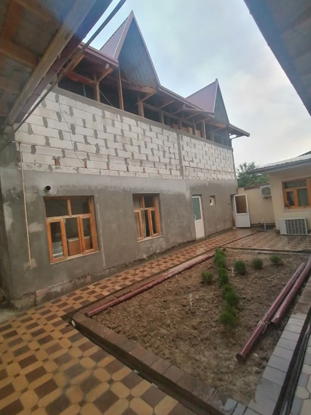 Xovli sotiladi 11 xona
