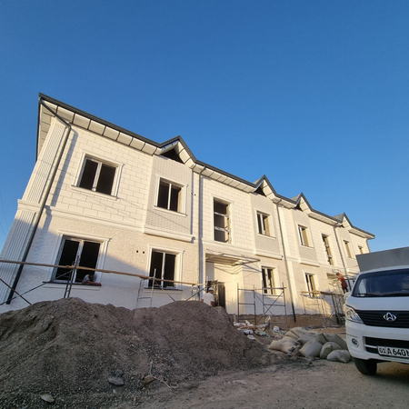Travertin miniralka marmarino alikabond sokl